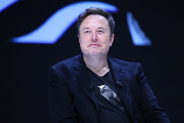 Review on Elon Musk ANTI-WOKE GROK AI - By Klind Parangoni